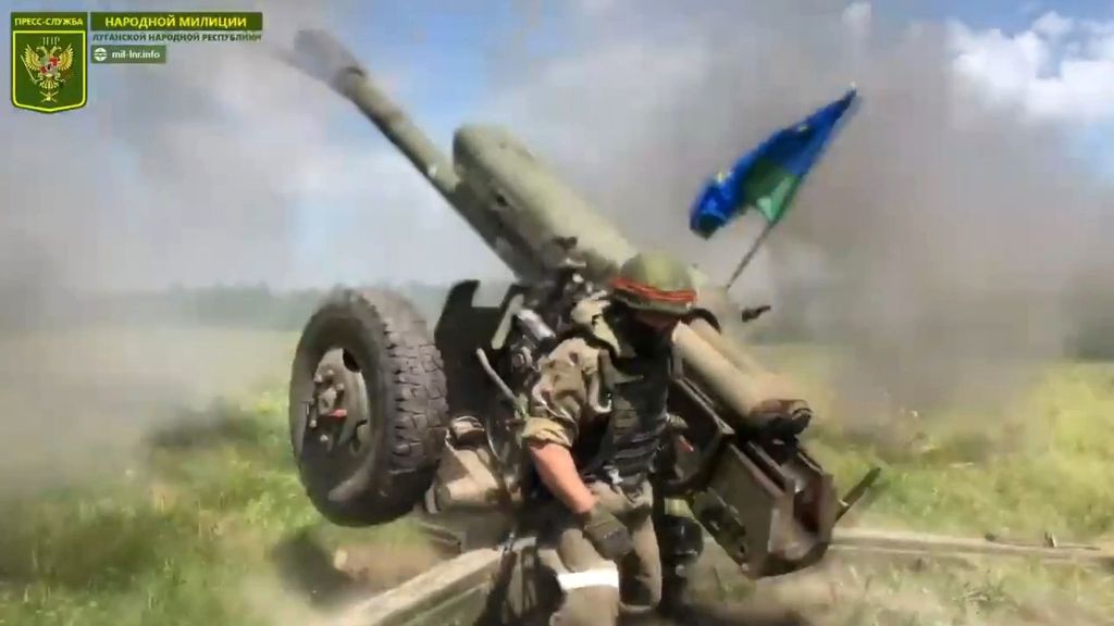 Pro-Russian Artillery Fires Howitzers At Ukrainian Base | Minnesota ...
