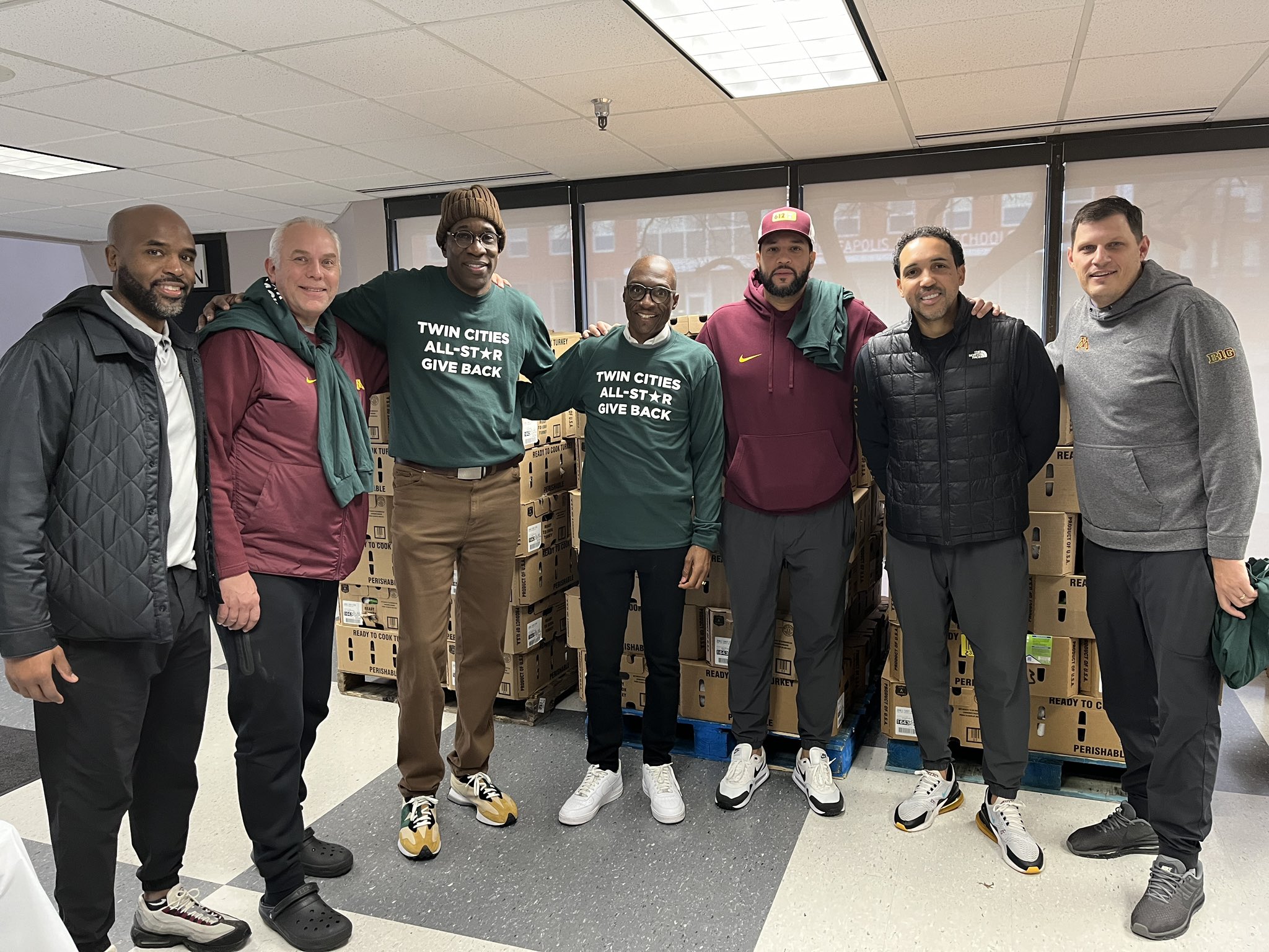 Current, former Gophers in community turkey drive | Minnesota Spokesman ...